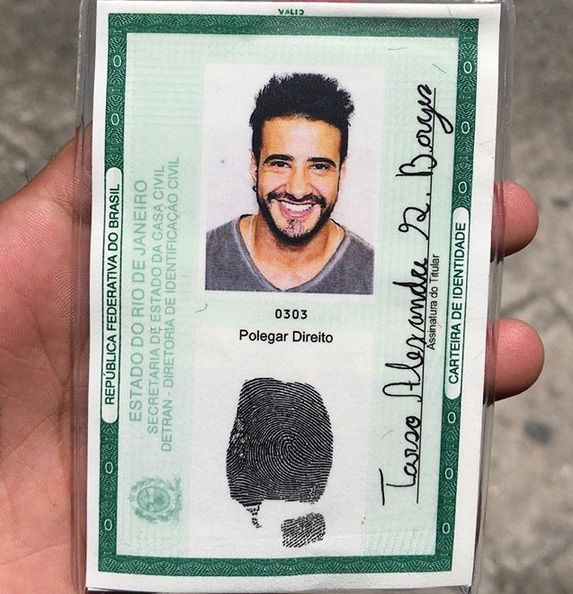 Ator Tarso Brant compartilha imagem do novo RG após mudança de gênero ...